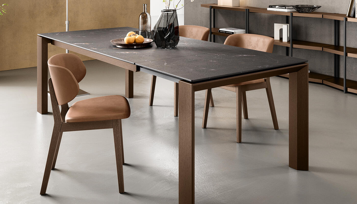 Omnia: Table with extendable rectangular top and wooden legs Omnia: Table with extendable rectangular top and wooden legs